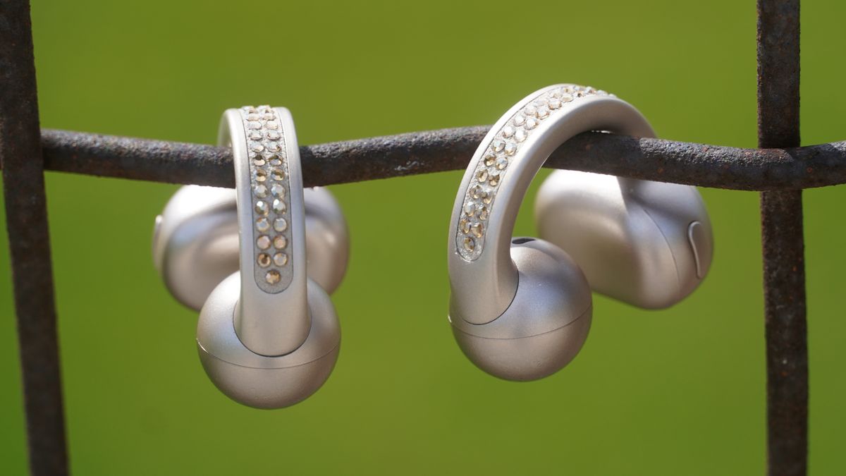 Moto Loop Buds review: Looking this pretty doesn't come cheap | Android ...