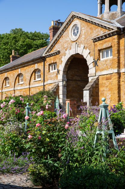 Real home: explore an 18th-century converted coach house | Real Homes