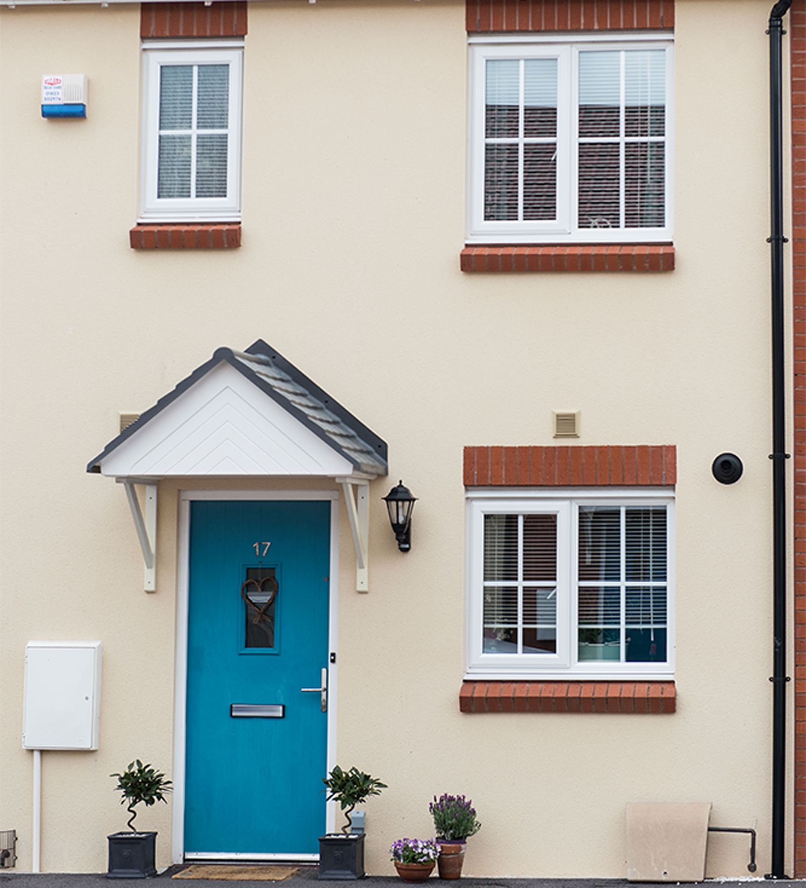 How to paint an exterior wall - a step-by-step guide | Ideal Home