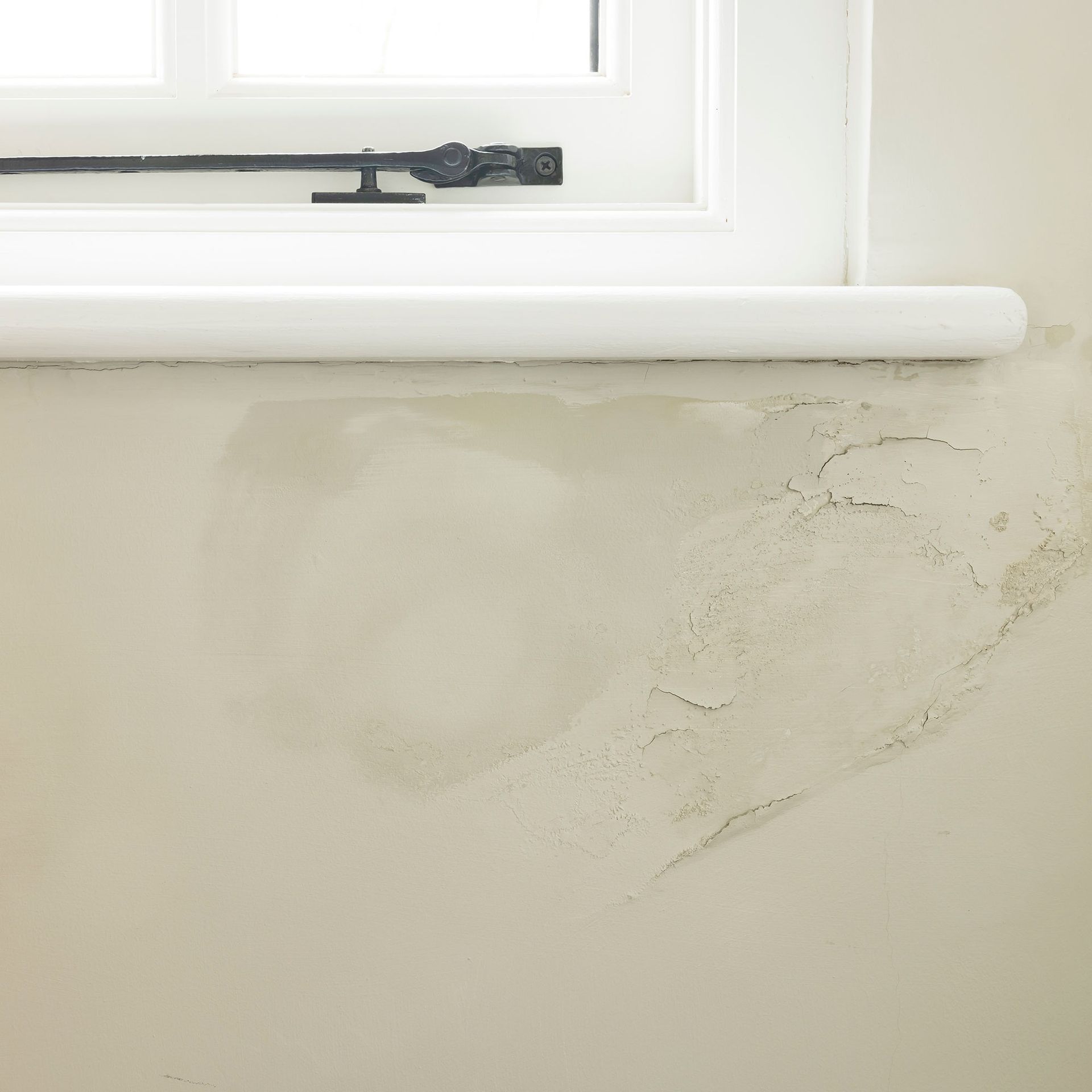 How to get to get rid of damp and prevent it from coming back | Ideal Home