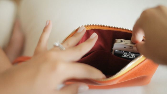 Everpurse arrives on Kickstarter, brings wireless iPhone charging to ...