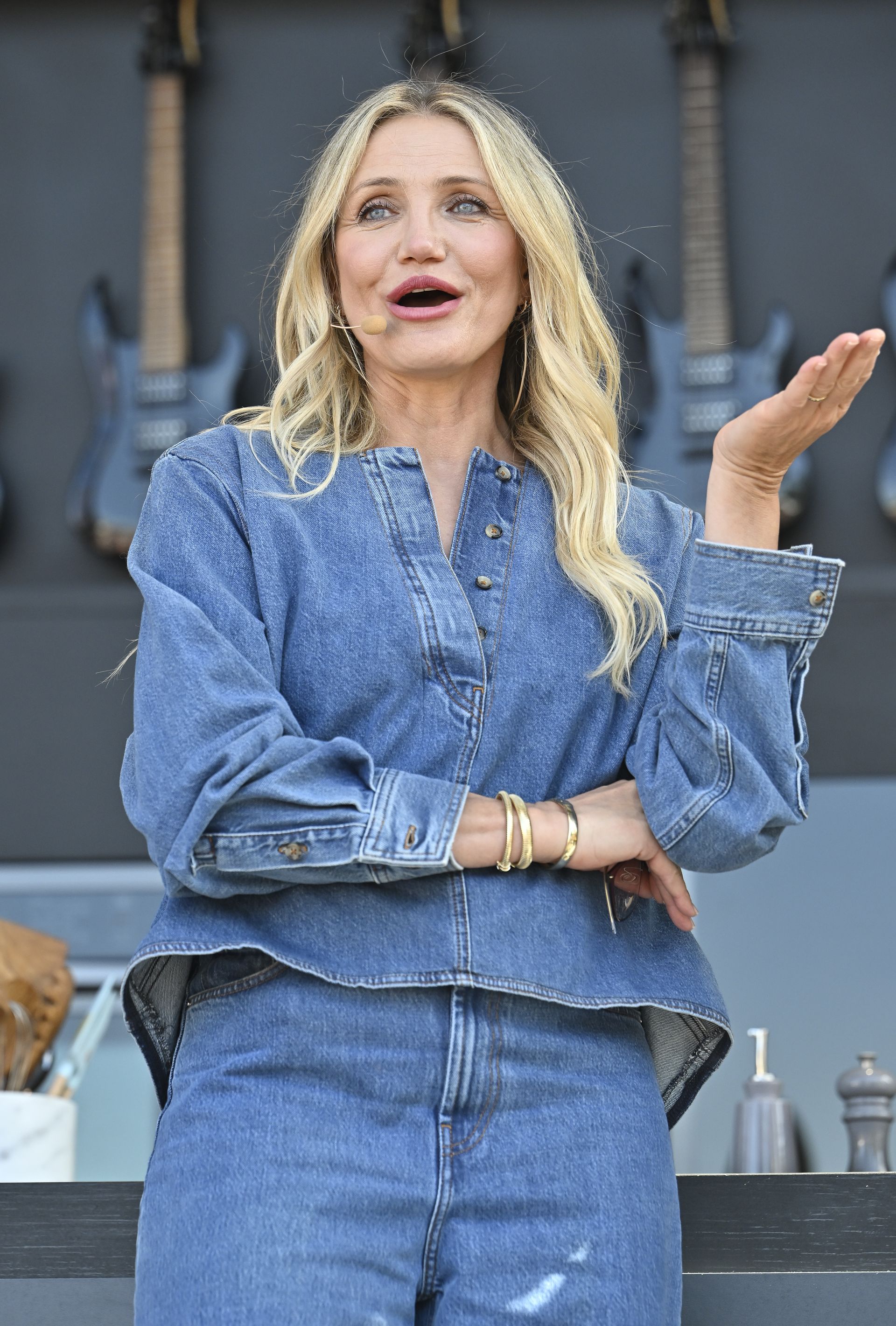 Cameron Diaz's cool double denim makes us want to copy her whole outfit ...