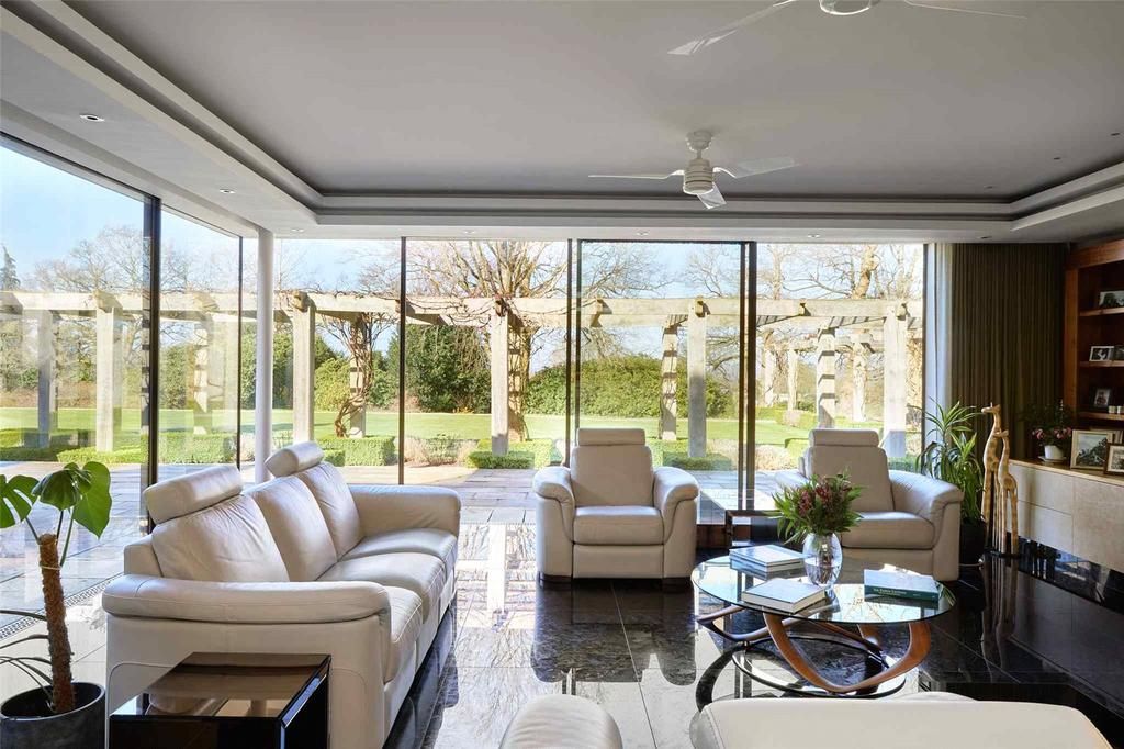 A stunning Lutyens home that has been elegantly reimagined for modern ...