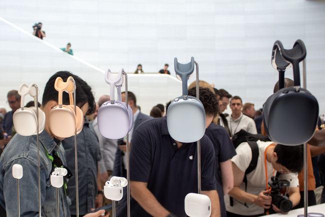 Bose QuietComfort Ultra Headphones vs Apple AirPods Max: which flagship ...