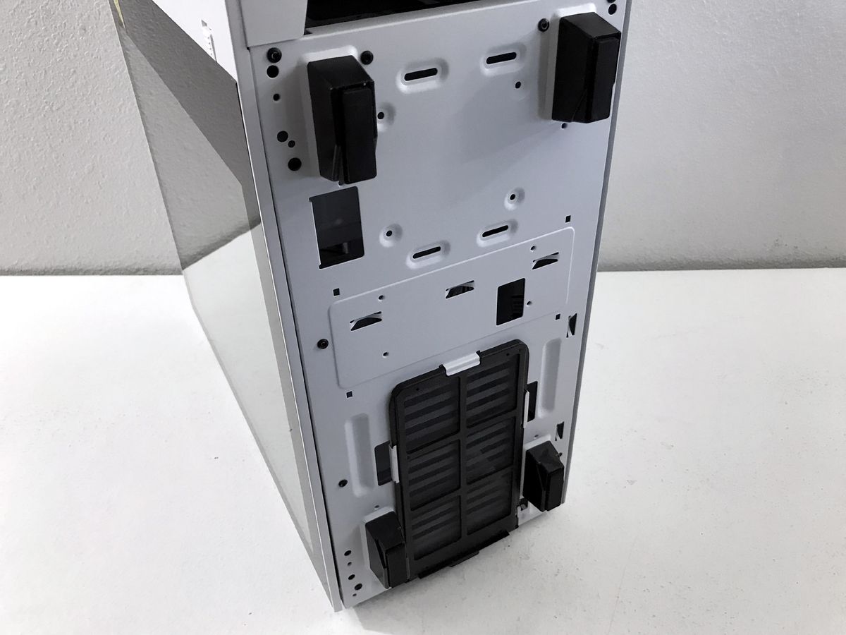 iBUYPOWER Snowblind Review: Translucent Screen on the Side | Tom's Hardware