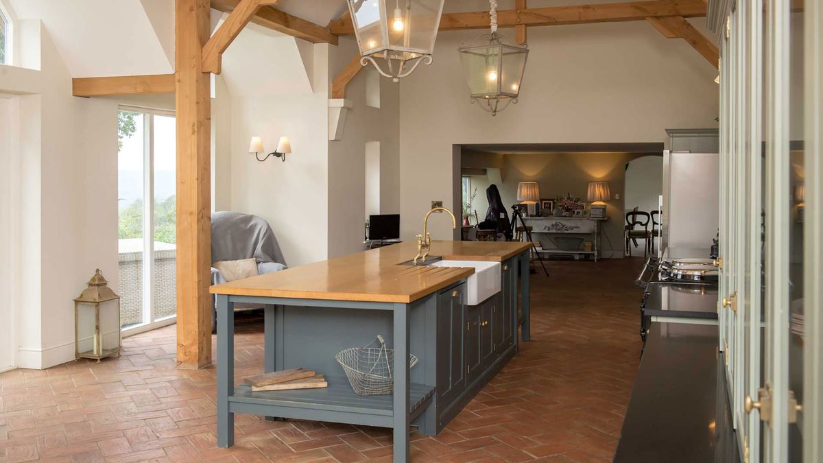 Kitchen island costs: How to save money on this design feature ...