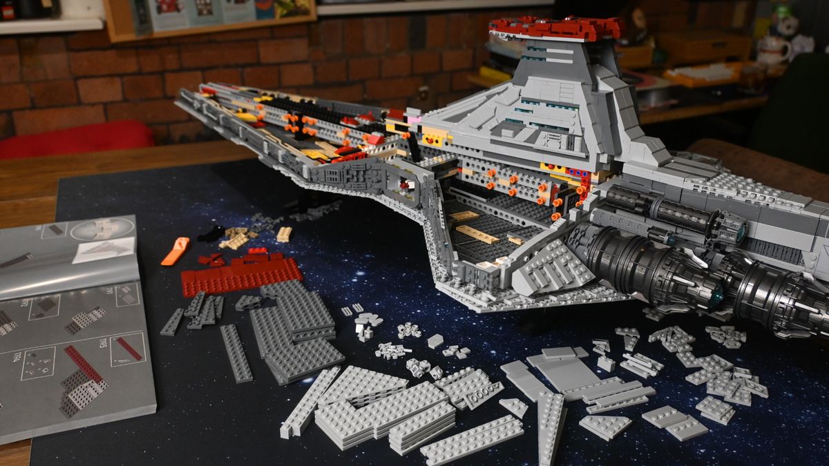Lego UCS Venator review: "A stunning model, and one of the best UCS ...