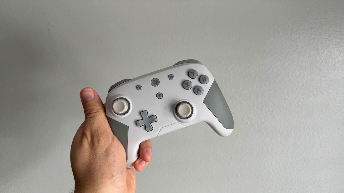 The Gioteck Smart TV+ controller is the budget wireless controller for ...