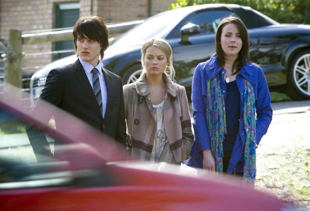 Donna returns to where Ringo was killed | Episode | Neighbours | What's ...