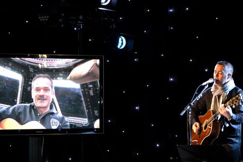 Astronaut and Musician Perform 1st Original Duet from Space and Earth ...