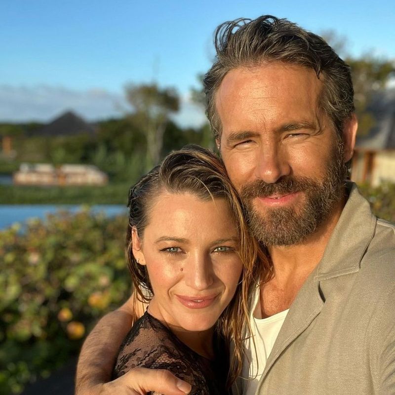 Kendall Jenner Foundation - Estee Lauder Liquid Foundation Compact ...