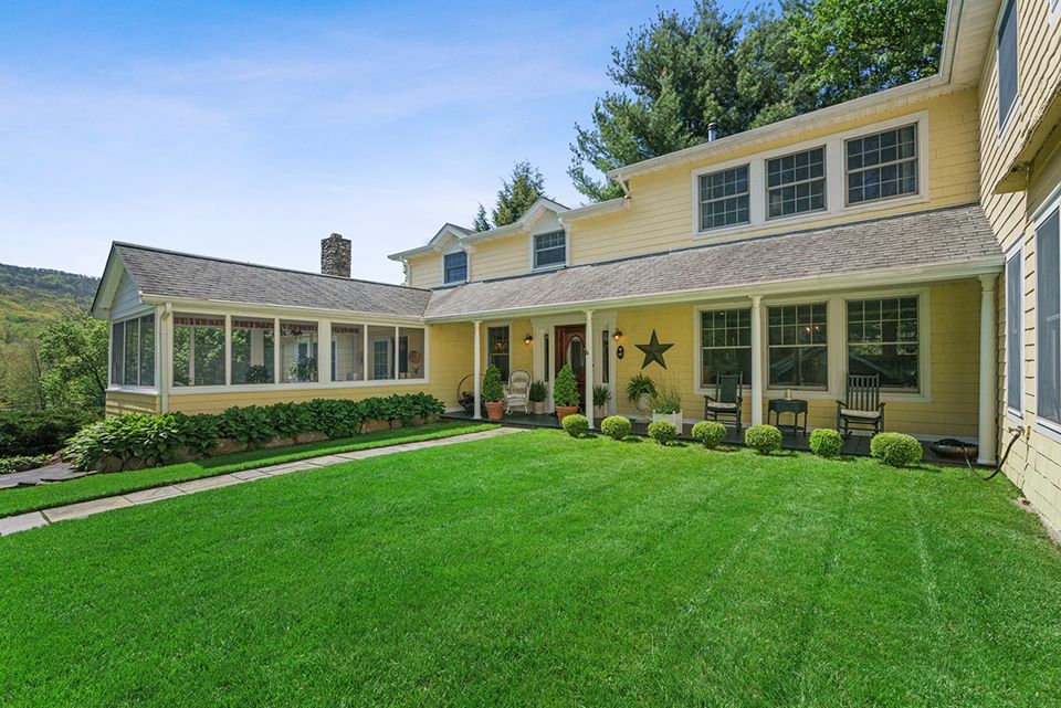 6 charming homes for country living | The Week