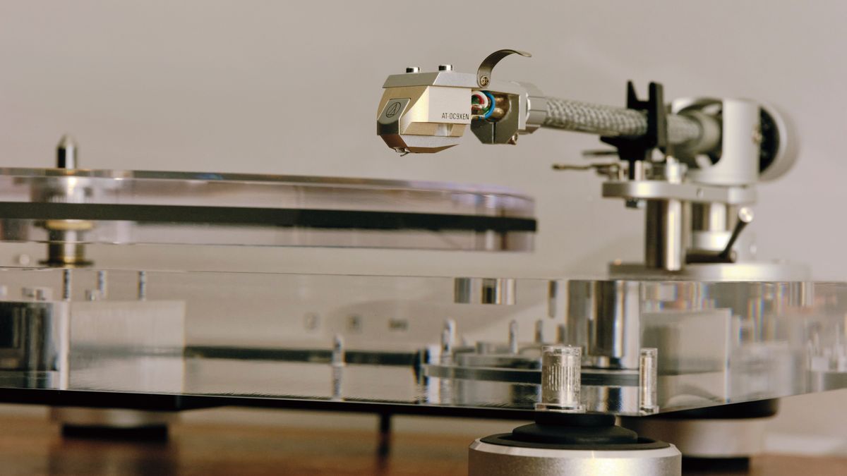 Audio-Technica's premium turntable wows with stunning transparent ...