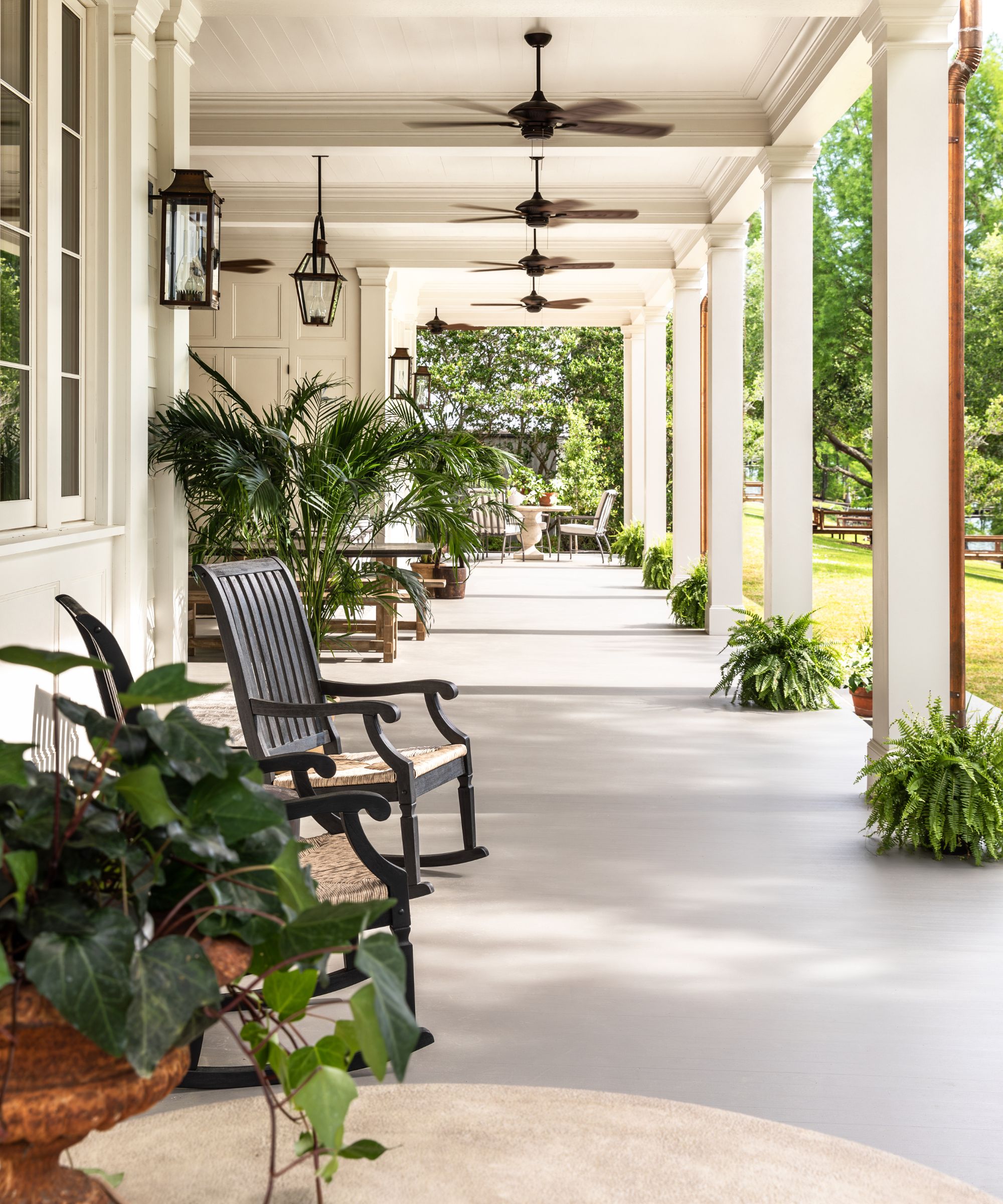 12 Elegant and Effortlessly Livable Back Porch Ideas…