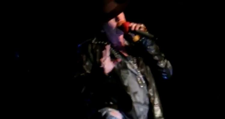 Video: Axl Rose Explains Cancelled 2002 Philadelphia Show That Resulted ...