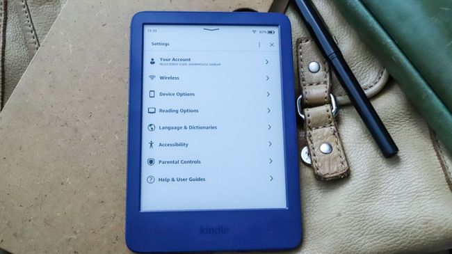 Amazon Kindle vs Kindle Paperwhite: Which Amazon ereader should you buy ...