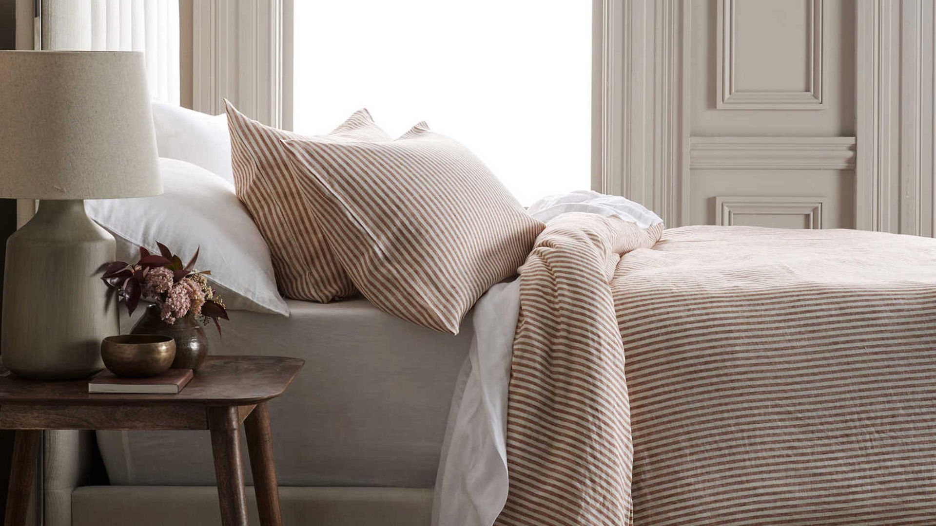 How to Wash Pillows — An Experts Guide to Cleaning Efficiently | Livingetc