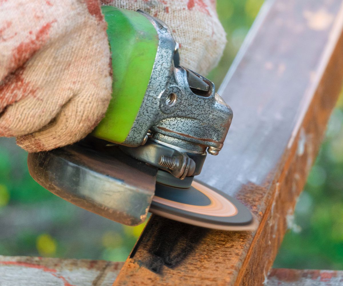 How to clean rust off metal and say hello to clean, shiny surfaces ...