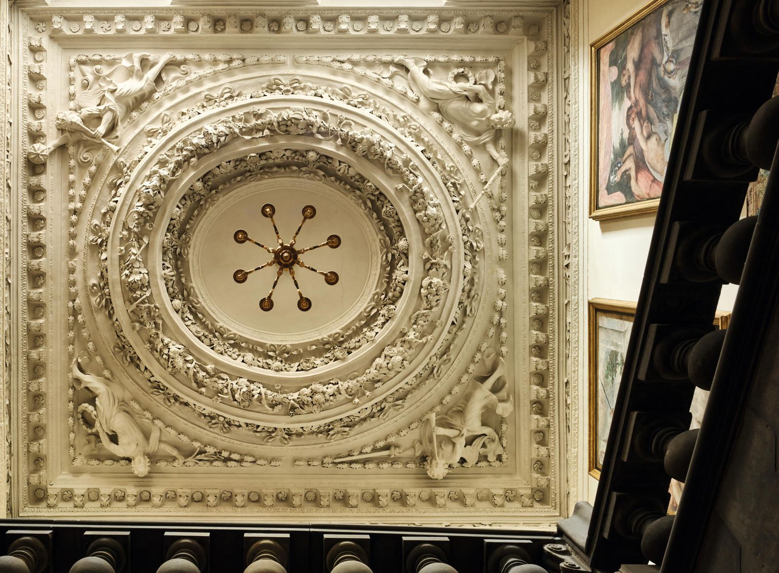Holyrood: Inside The King's official residence in Scotland, from throne ...