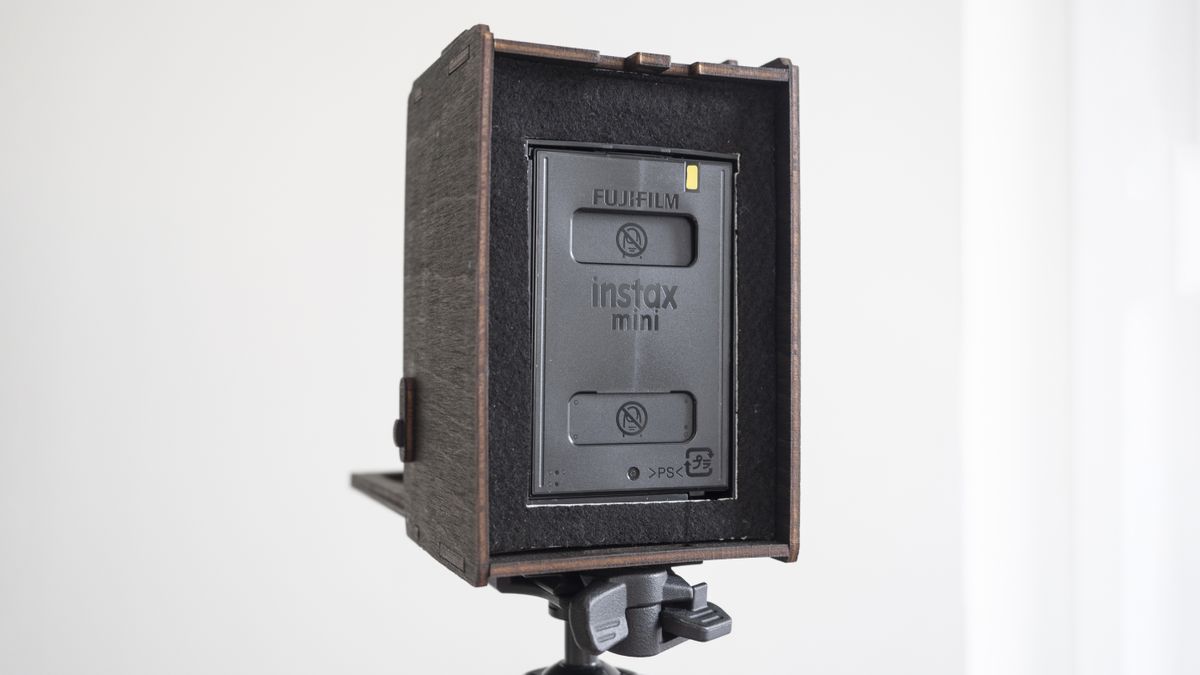 This wooden hand-crank camera might be the most fun I've ever used ...