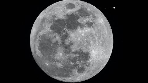How to photograph the Blue Moon, giant planets and Milky Way this ...