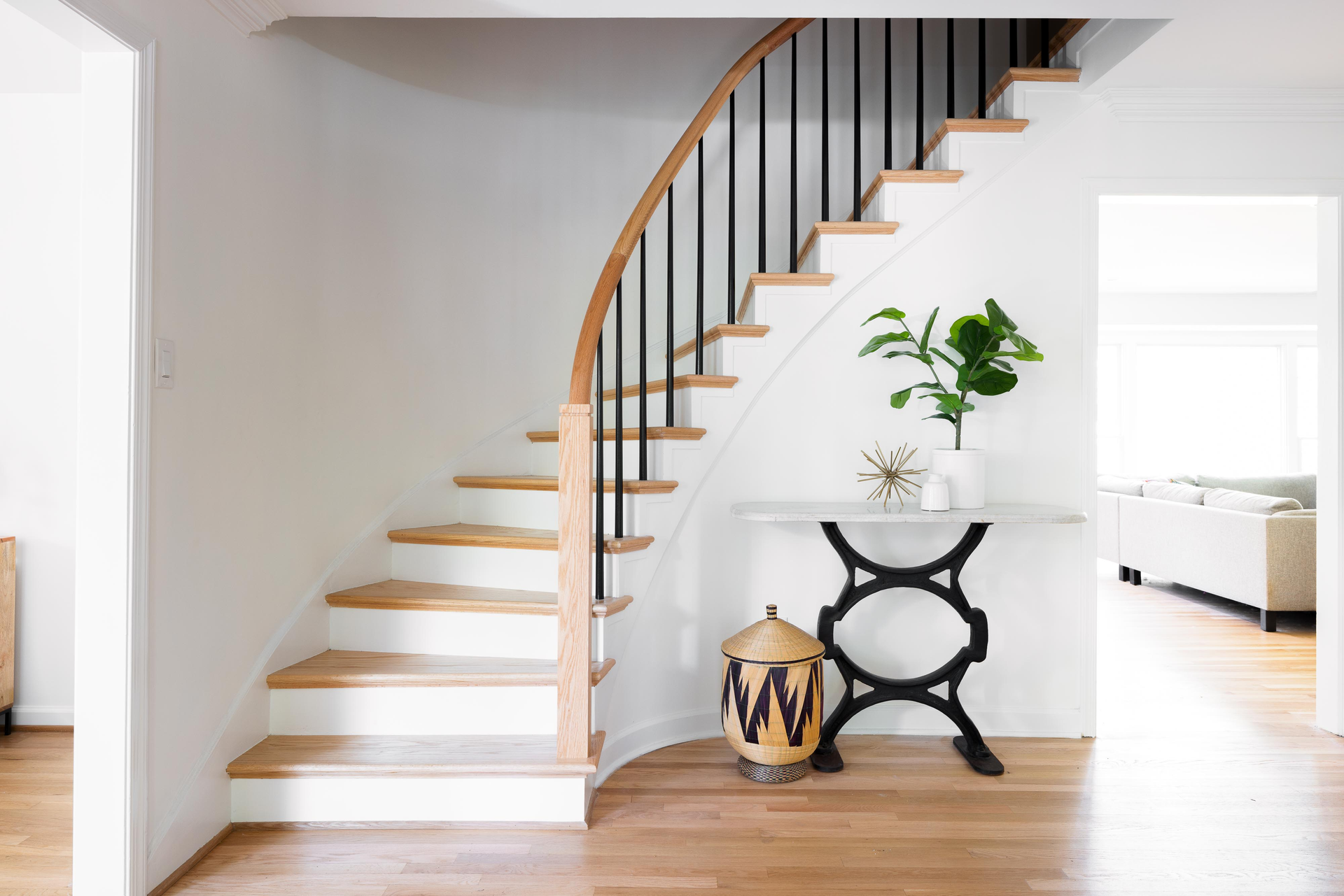 Stair Handrail Colors — What Should I Pick? | Livingetc