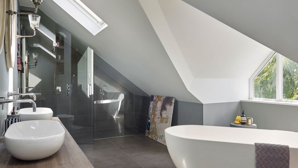 20 Bathroom Window Ideas for a Naturally Bright Space | Homebuilding