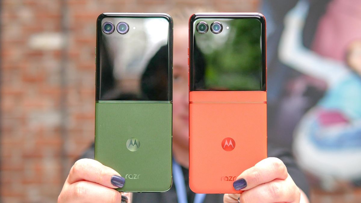 Motorola Razr 2024 — 20 years later, is the flip phone cool again ...