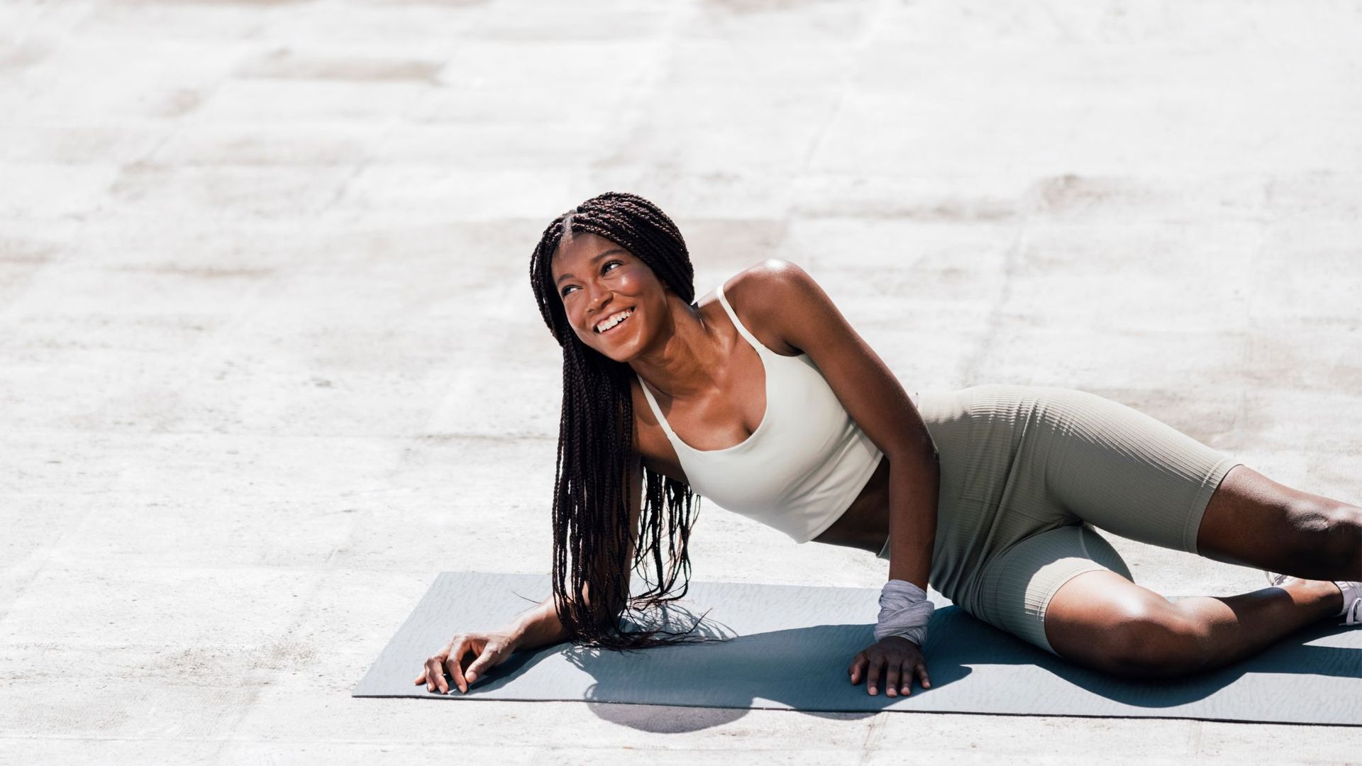 Why The Dragon Flag Core Move Is Unrivalled For Ab Strength | Marie ...