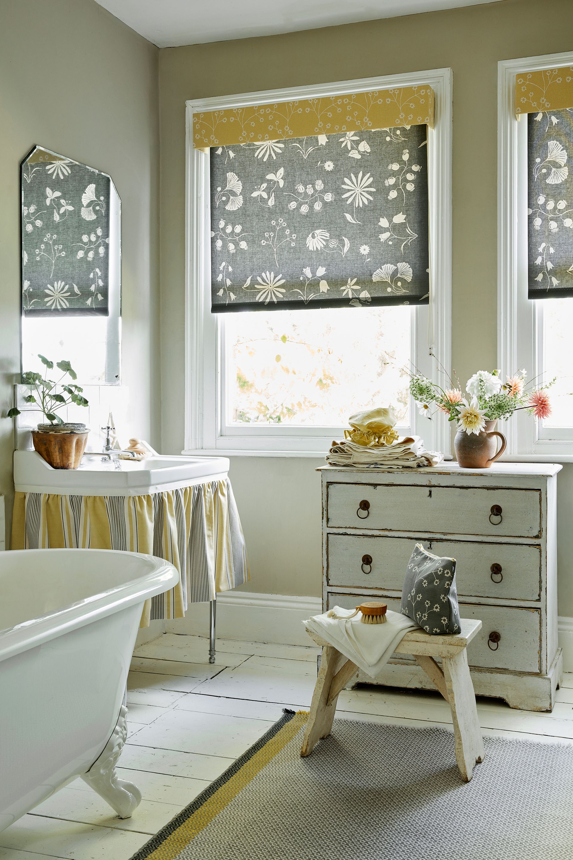 Bathroom blind ideas: 10 beautiful ways to frame windows | Homes and Gardens
