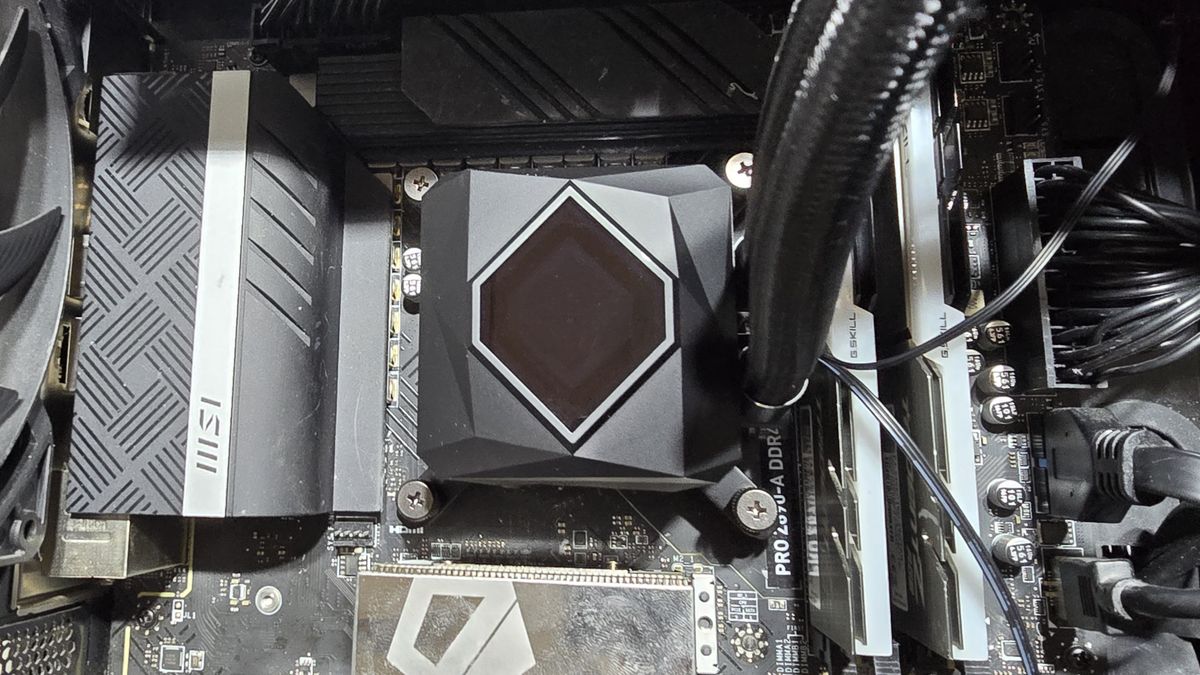 Iceberg Thermal IceFLOE Oasis 240 and 360 Review: Quiet cooling ...