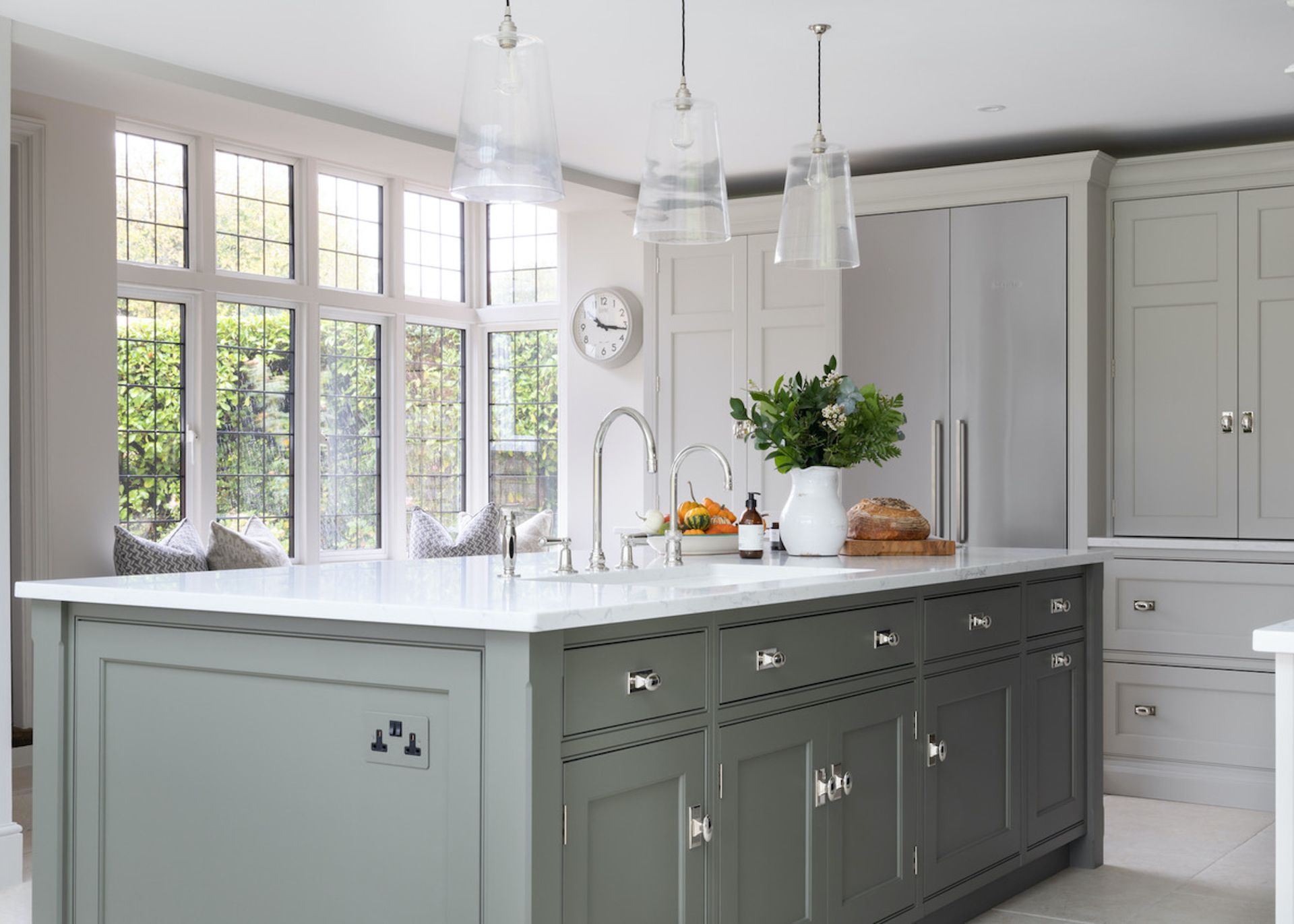 10 Hidden Kitchen Socket Ideas: Eyesore Socks, Be Gone! | Livingetc