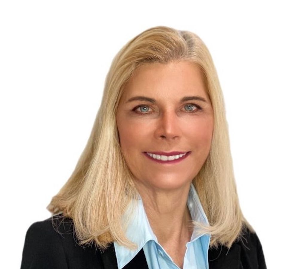 Netflix Is ‘Cozying Up’ to Microsoft in Hopes It Gets Bought, Laura ...