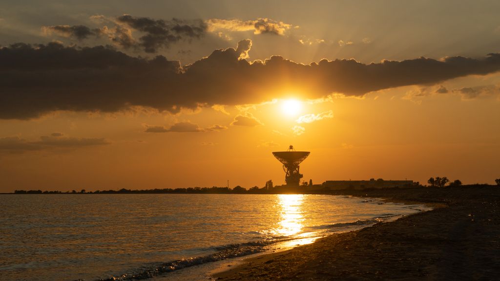 Ukraine destroys giant radio telescope used by Russian military | Space