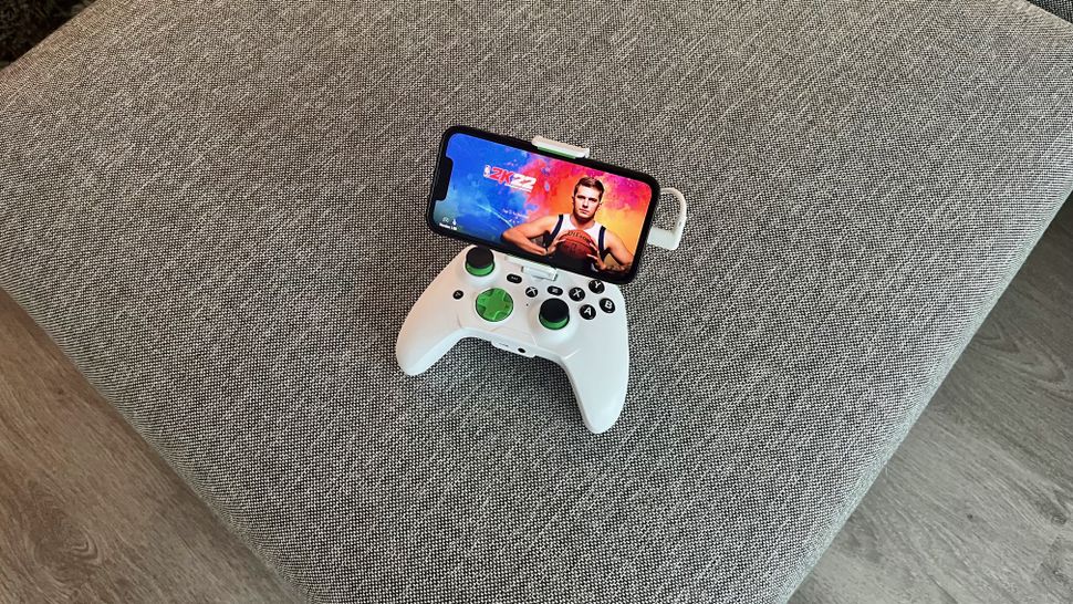 RiotPWR Xbox Cloud Gaming Controller for iPhone review: As close as it ...