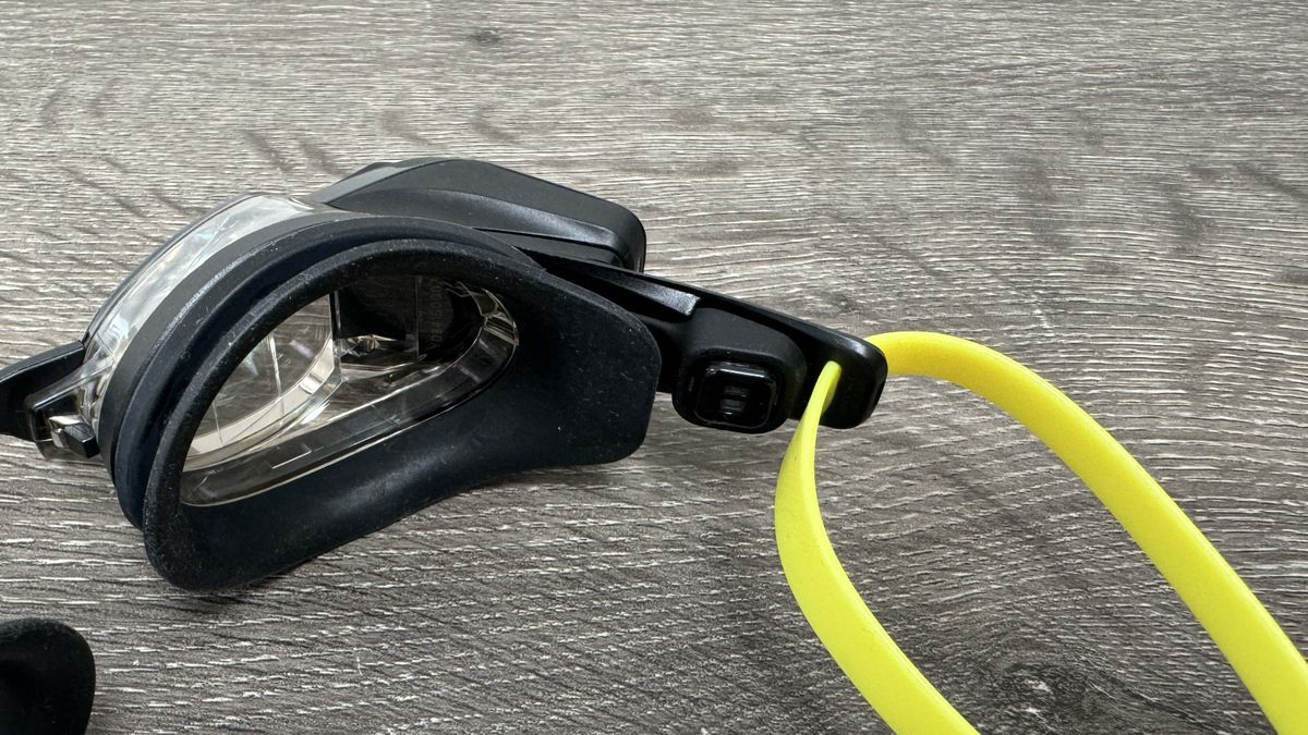 FORM Smart Swim 2 review: The ultimate wearable for avid swimmers | Tom ...