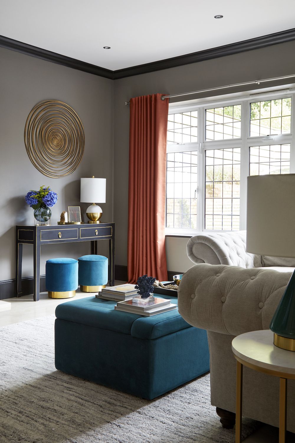 How can you add extra seats to a small living room? | Livingetc