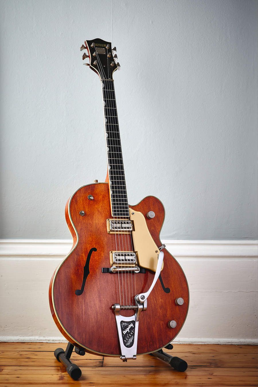 Chet Atkins Shows Us Why the Electric Guitar Became the World’s Most ...