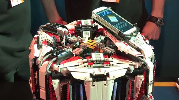 See the robot that smashed the Rubik's Cube world record – video | News ...