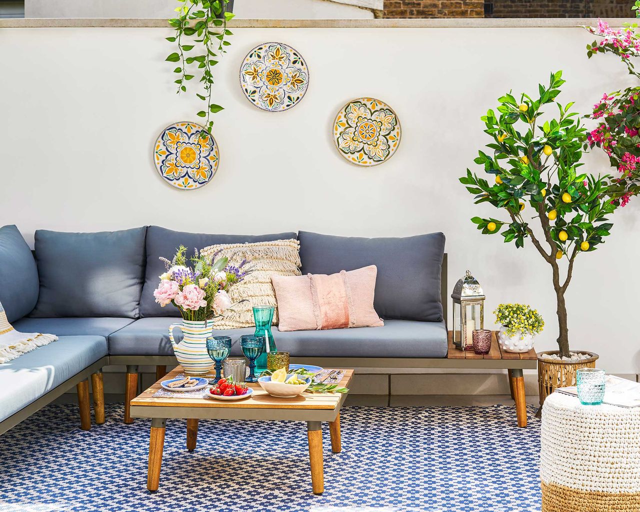 Deck furniture layout ideas: 11 stylish arrangements | Gardeningetc