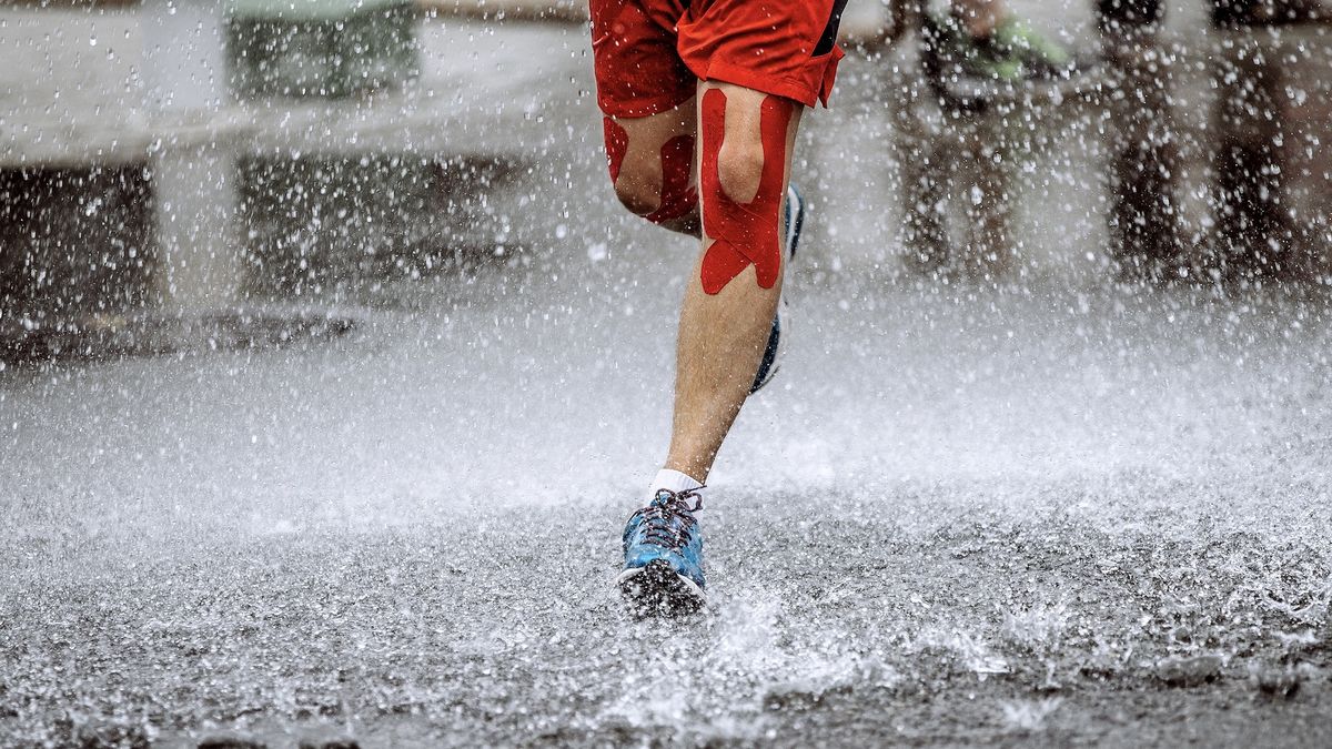 Kinesiology taping: what is it and how can it help runners? | Advnture