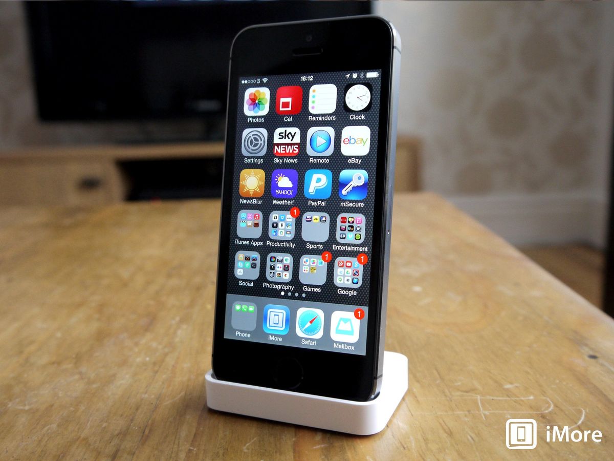 Hands on with the Apple iPhone 5c dock | iMore
