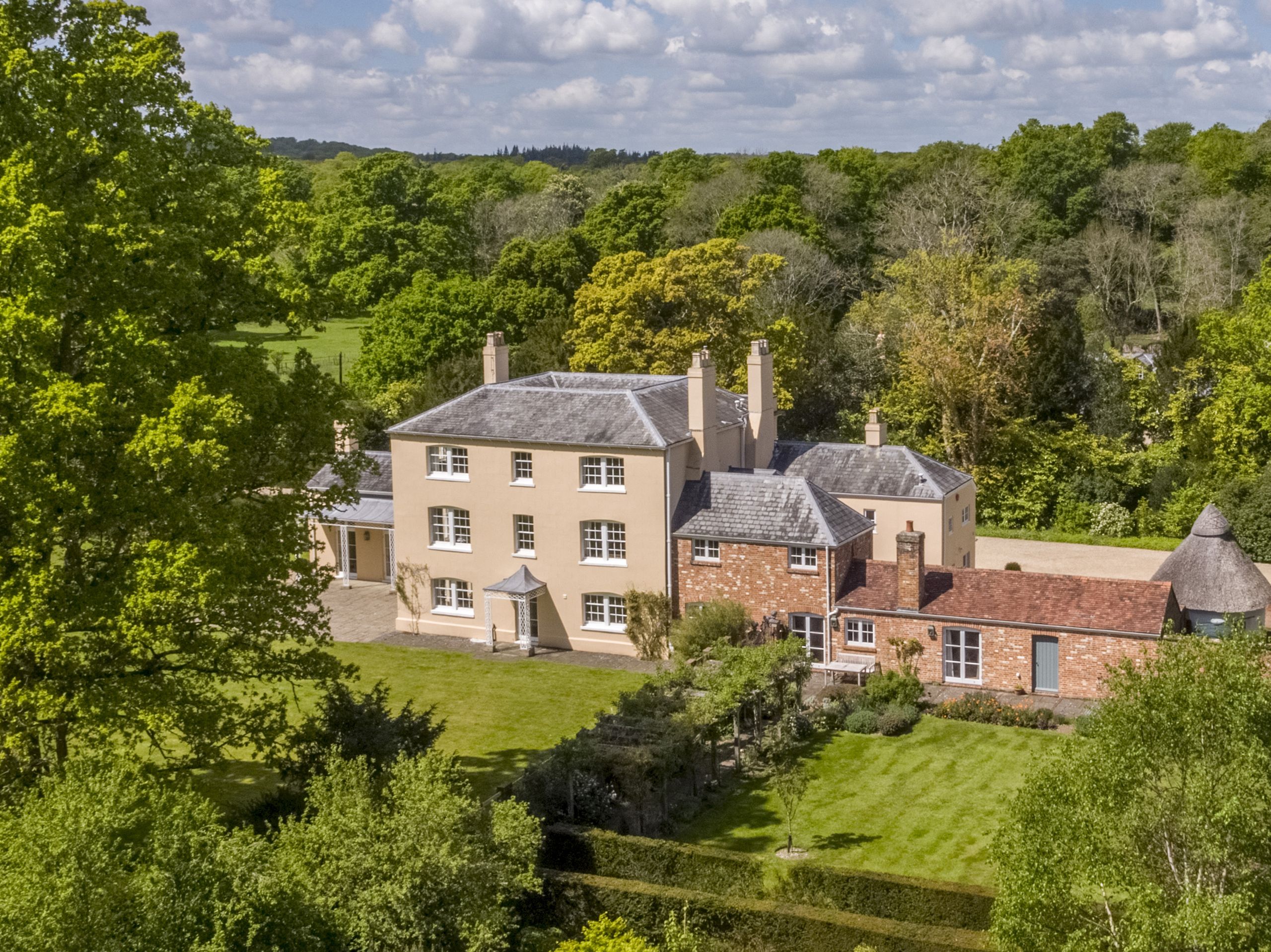 A rare Grade-II Georgian manor house in the New Forest National Park ...