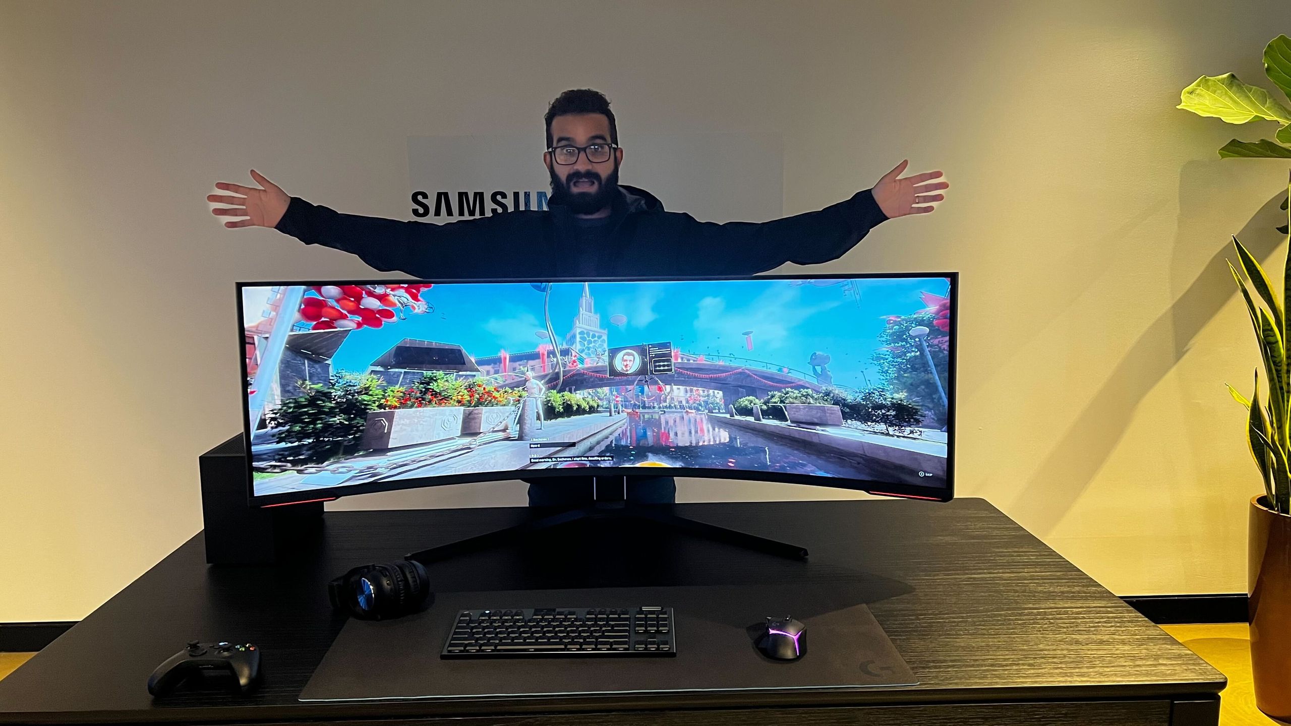 Samsung's new gigantic 57-inch gaming monitor is basically two 4K ...