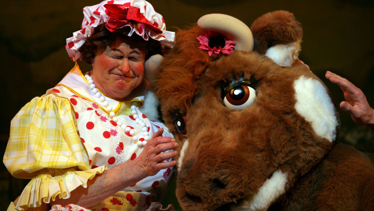 Pantomimes 2016: Which stars are treading the boards near you? | The Week