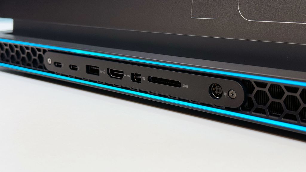 Alienware m18 R2 review: Big battlestation with clicky keys | Tom's ...