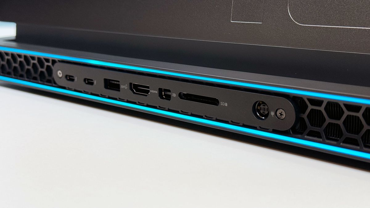 Alienware m18 R2 review: Big battlestation with clicky keys | Tom's ...