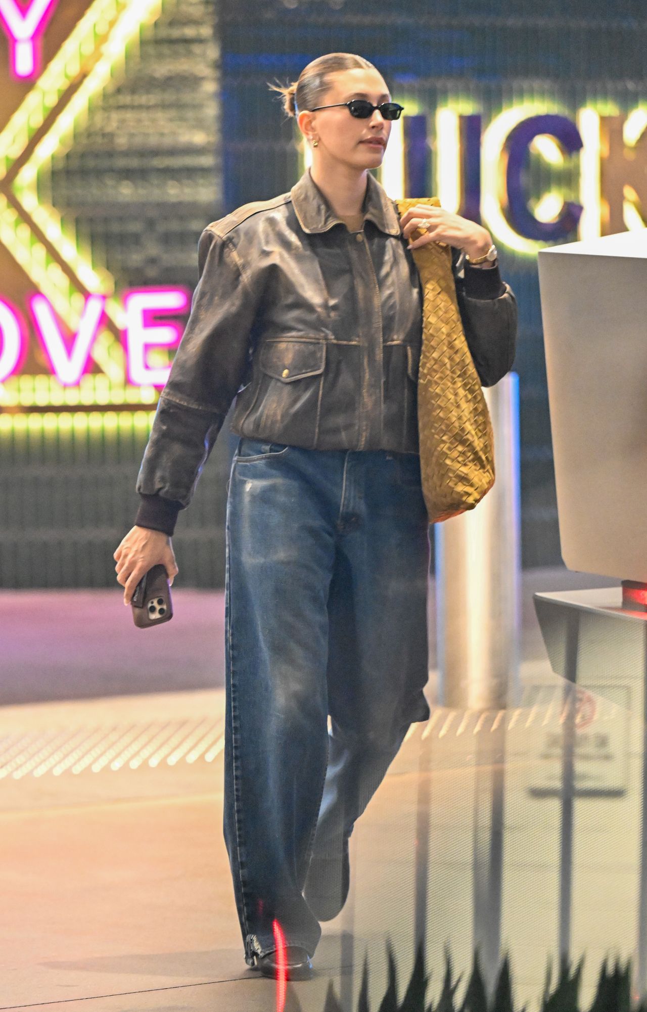 Bottega Veneta's $4,900 Hop Bag Is the Hero of Hailey Bieber's Mom ...