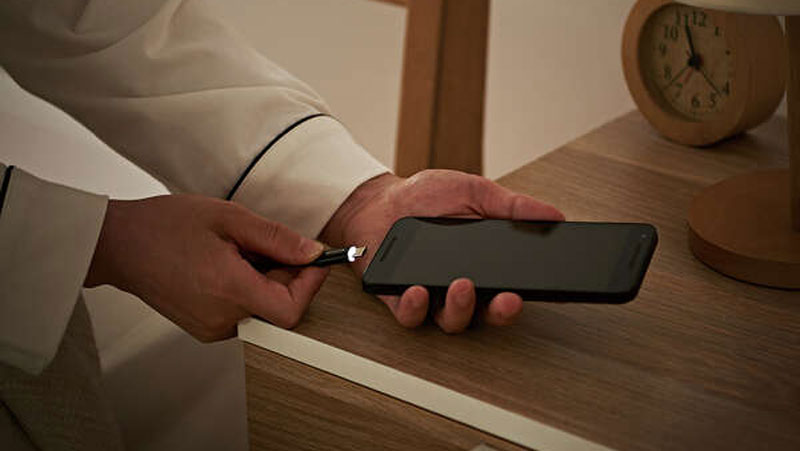 Elecom's New Touch-LED Cables Illuminate Dark Ports | Tom's Hardware