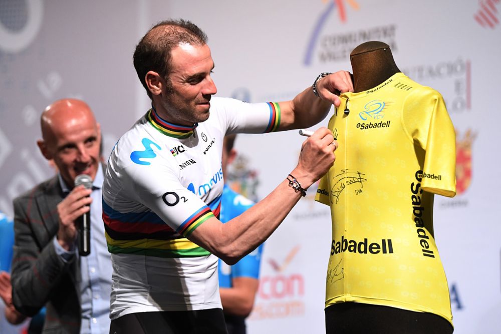 Valverde, Thomas wave to the crowds at Volta a la Comunitat Valenciana ...